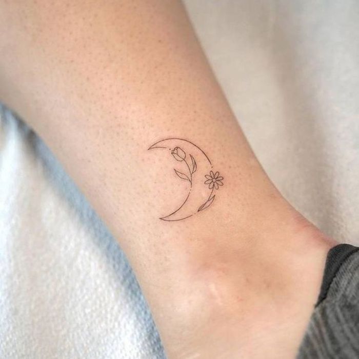 21 Tatuagens de Lua: A Arte Corporal que Traz Mistério e Encanto ...