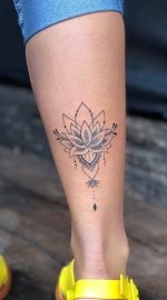 Inspirações para a sua Próxima Tatuagem Feminina na Panturrilha