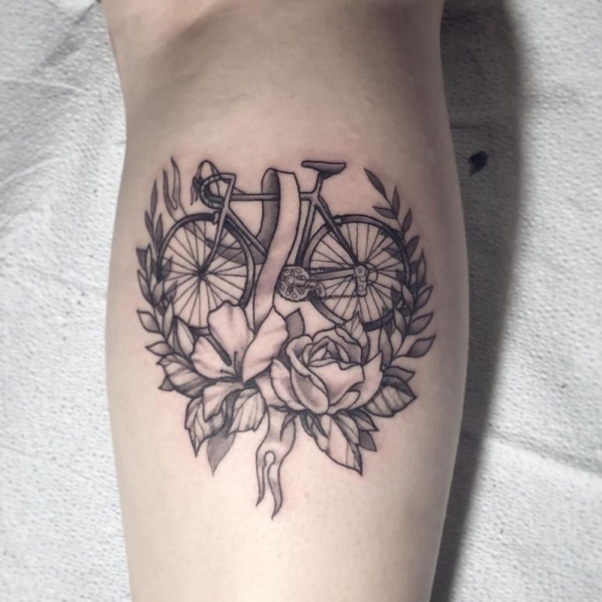 Inspirações para a sua Próxima Tatuagem Feminina na Panturrilha