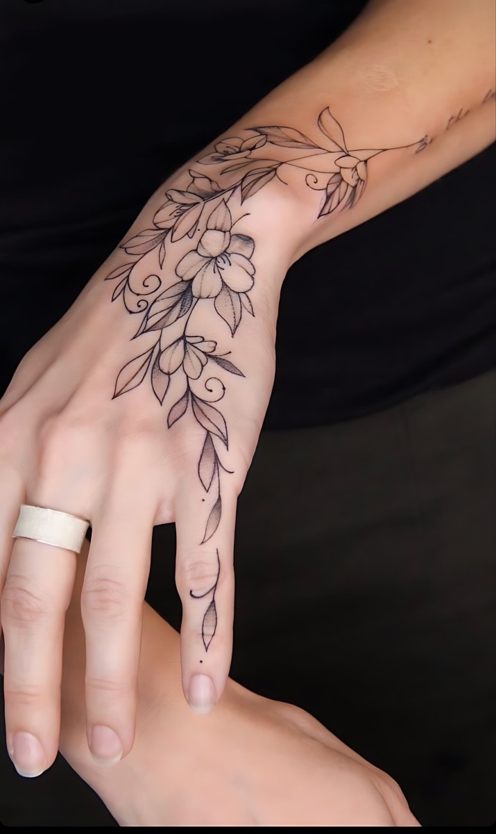23 Tatuagens delicadas nas mãos: Inspirações, tendências e cuidados ...