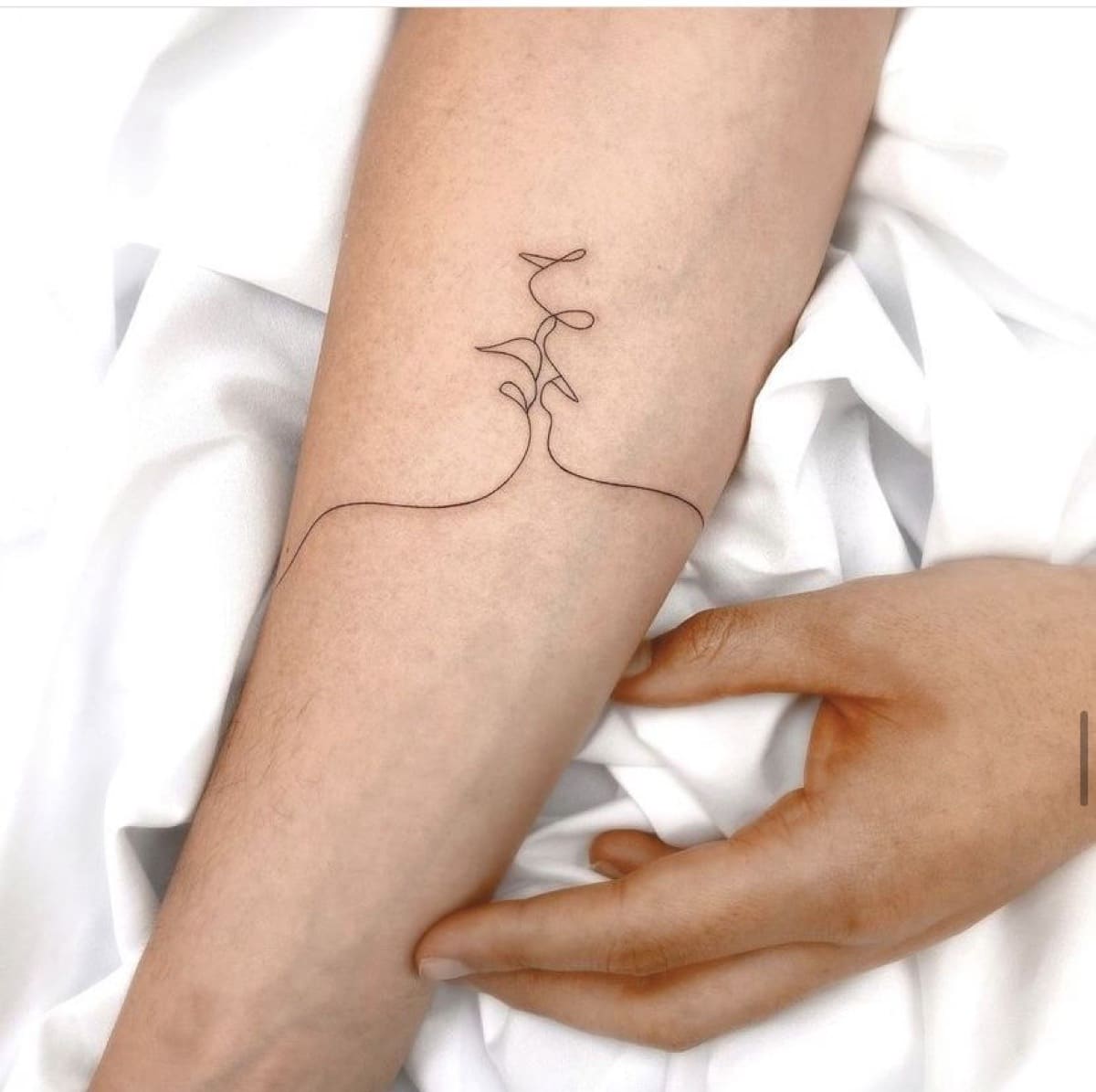 21 Tatuagens Femininas de Linhas Finas: Os Segredos por Trás desse ...